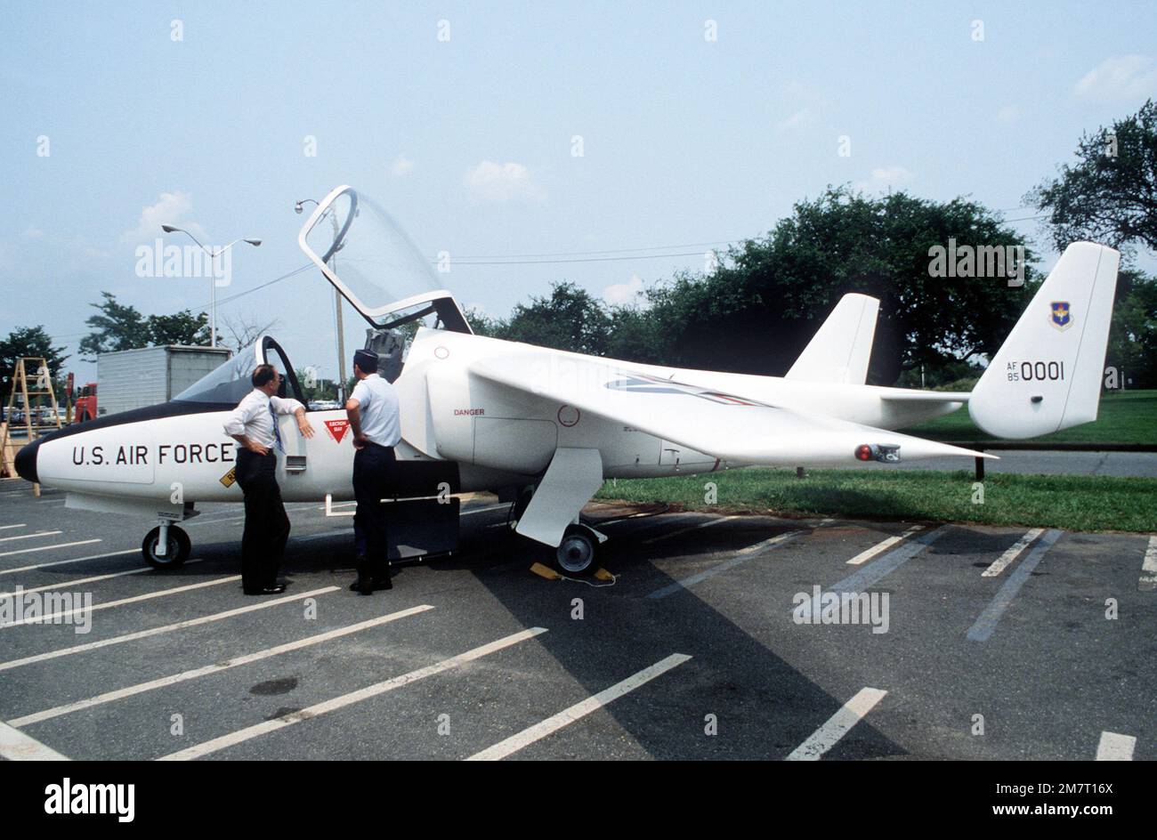 Next generation trainer aircraft hi-res stock photography and images ...
