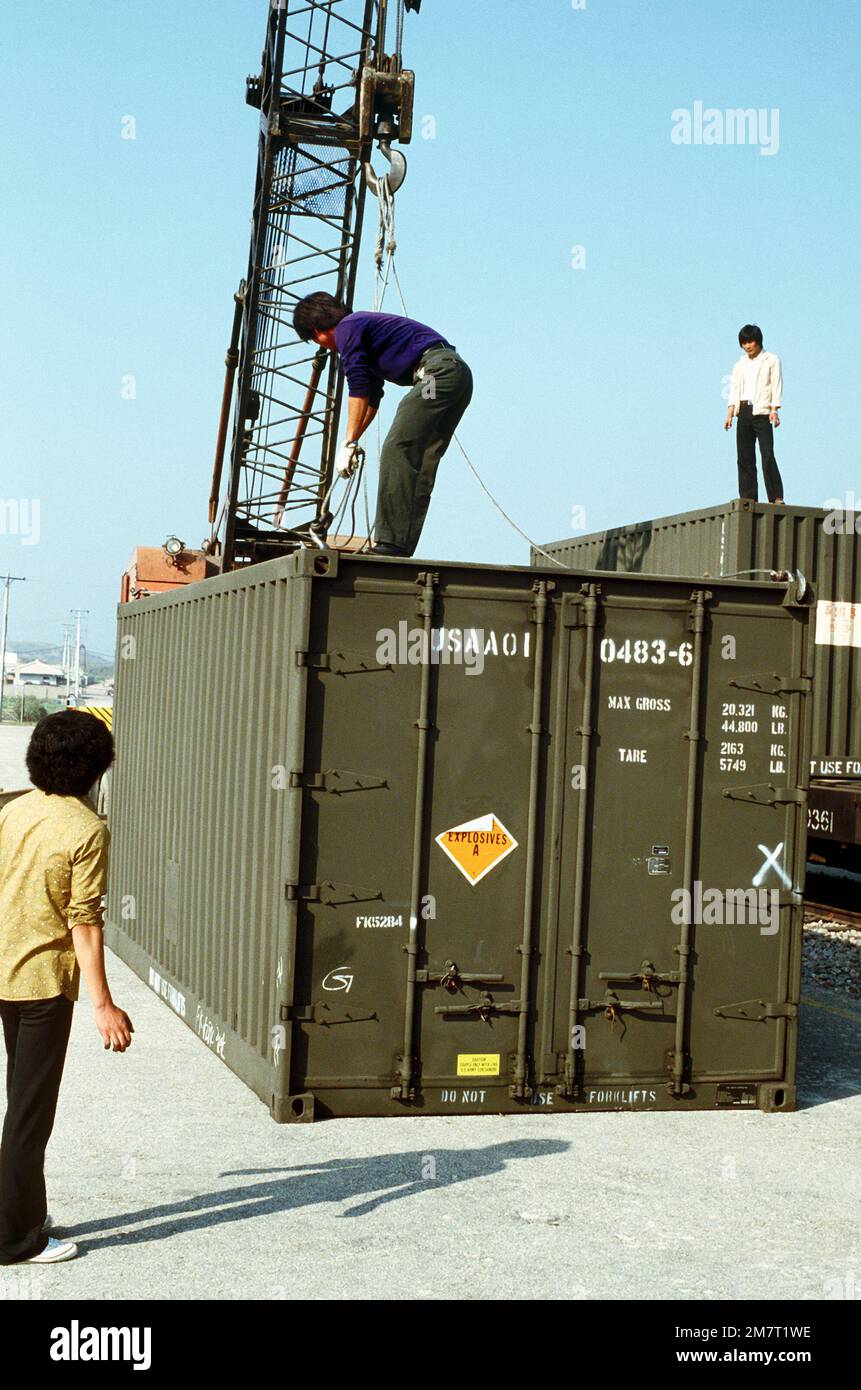 Munitions hoist hi-res stock photography and images - Alamy