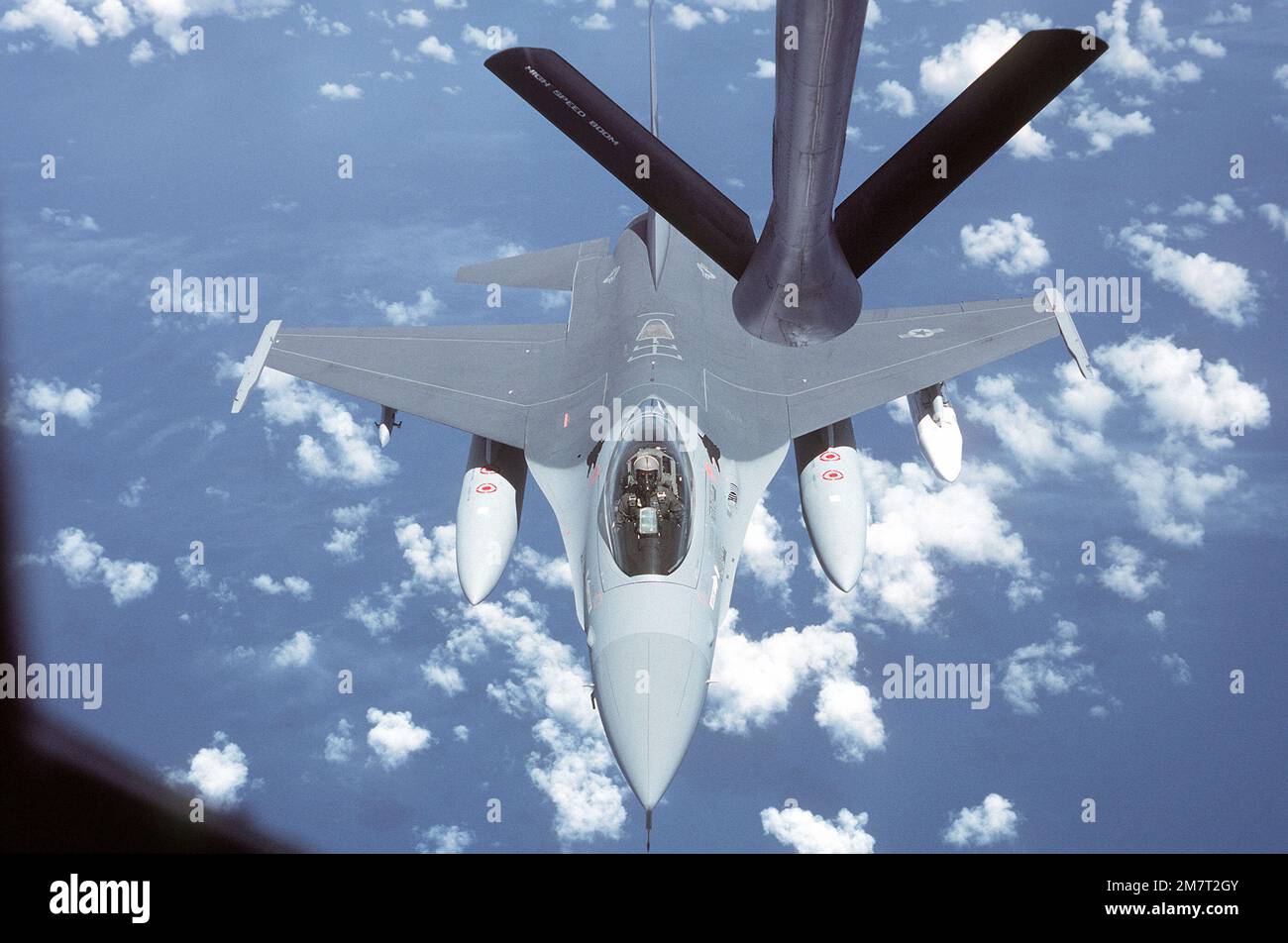 F 16 fighter jet top view hi-res stock photography and images - Alamy