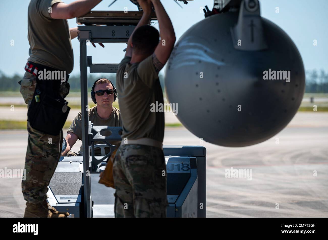 U.S. Airmen with the 104th Aircraft Maintenance Squadron, Barnes Air ...