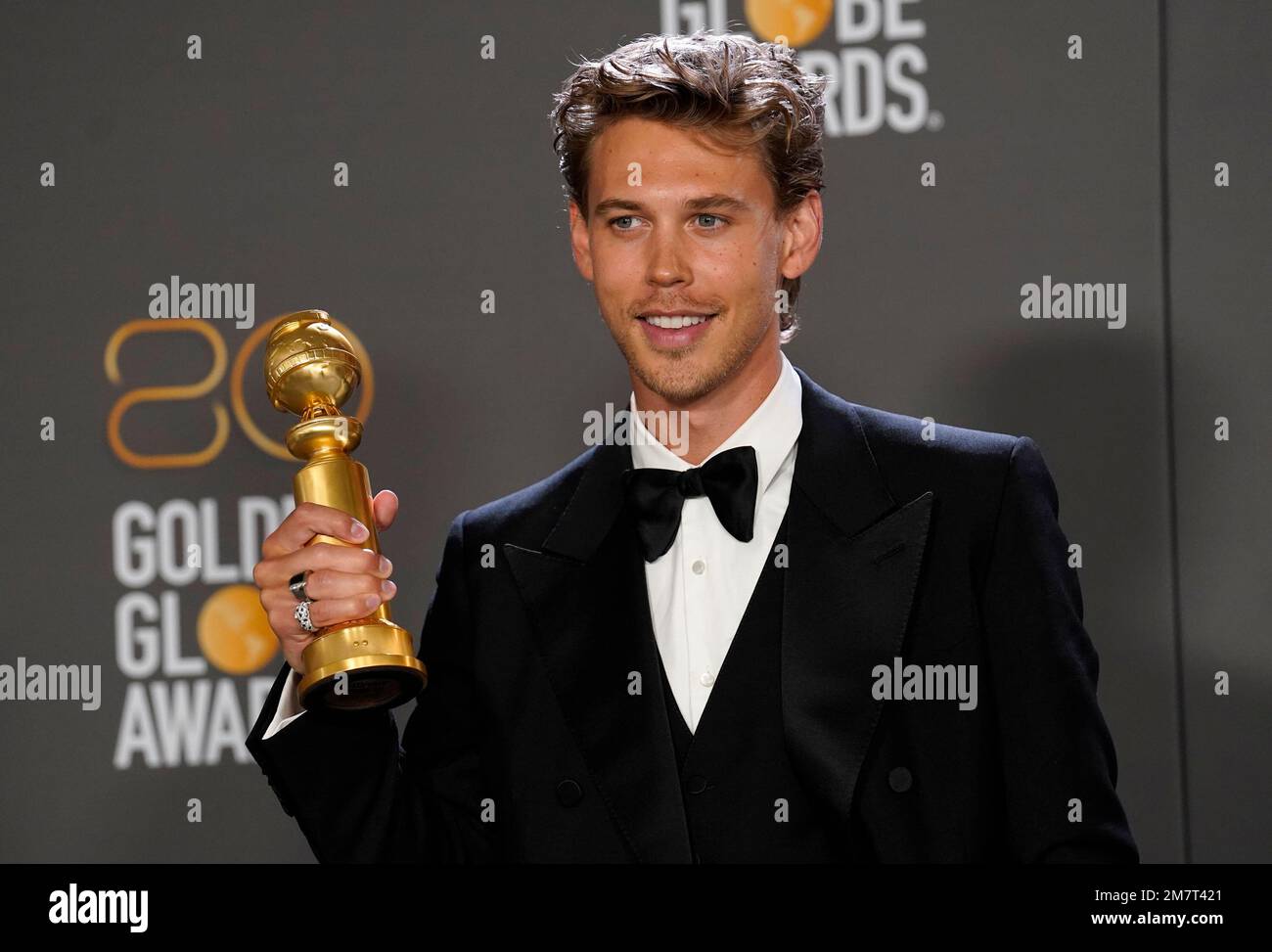 Austin Butler poses in the press room with the award for best ...