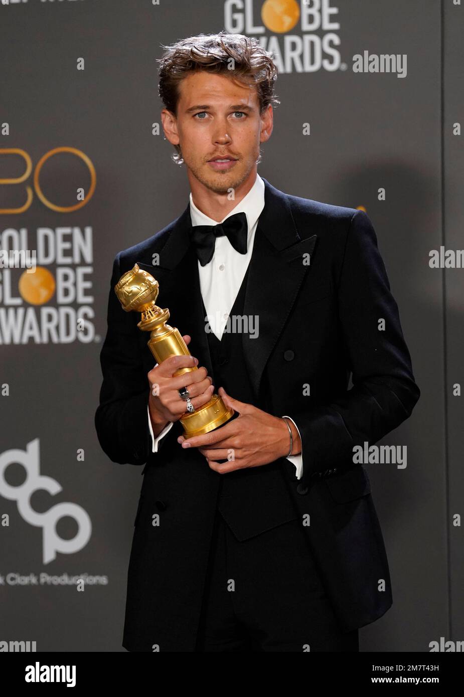 Austin Butler poses in the press room with the award for best ...