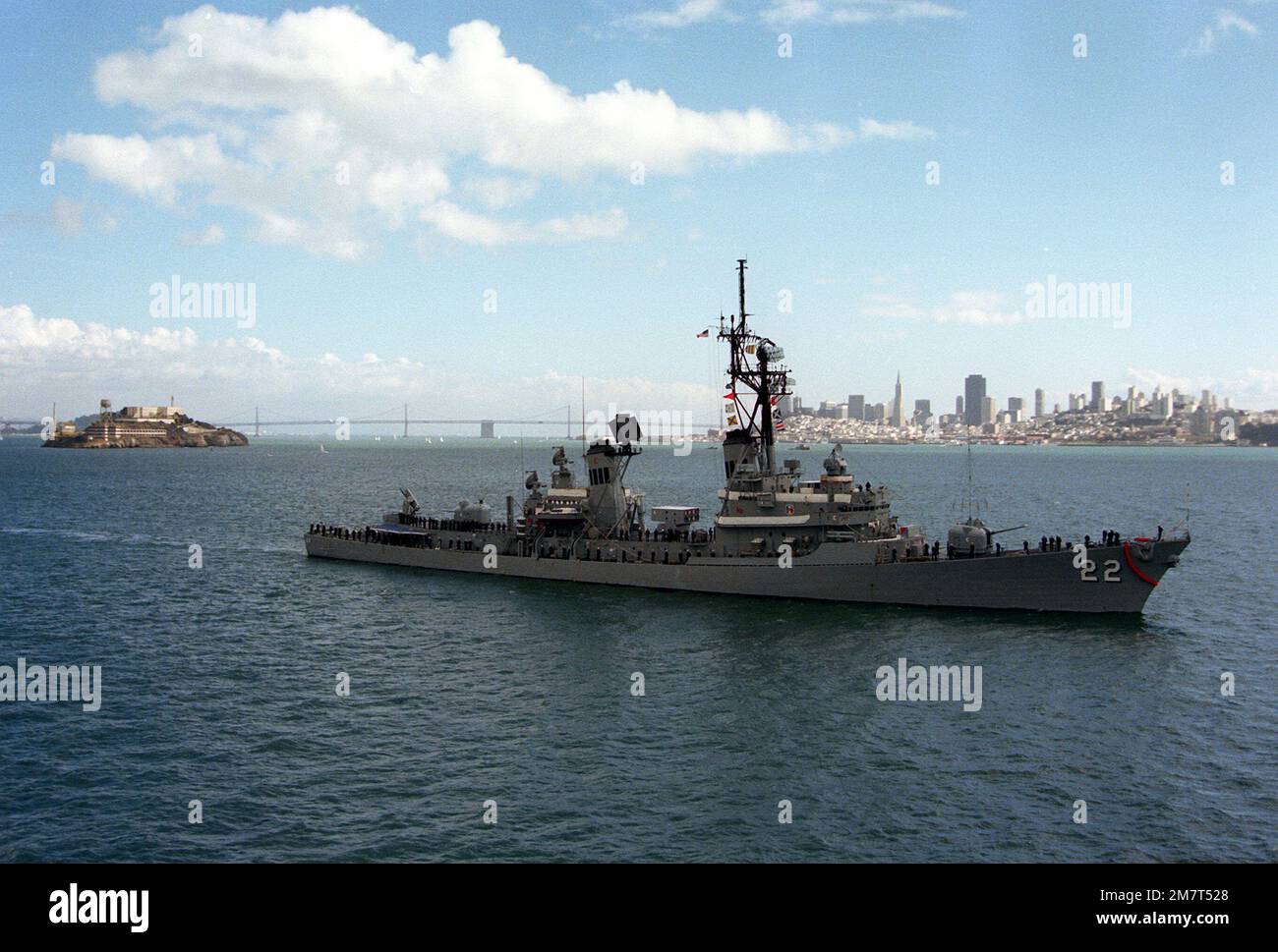 A starboard bow view of the guided missile destroyer USS BENJAMIN ...