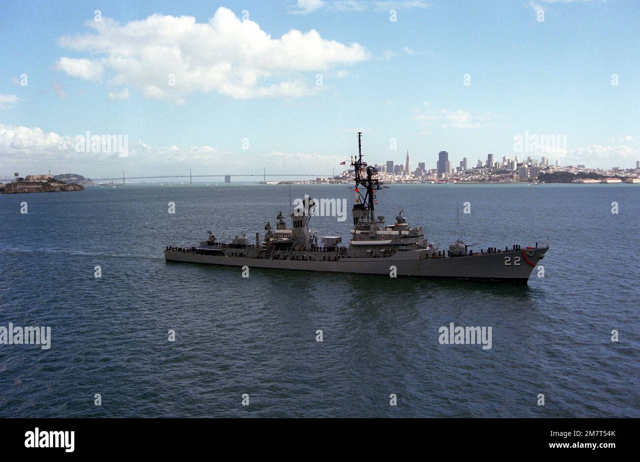A starboard bow view of the guided missile destroyer USS BENJAMIN ...