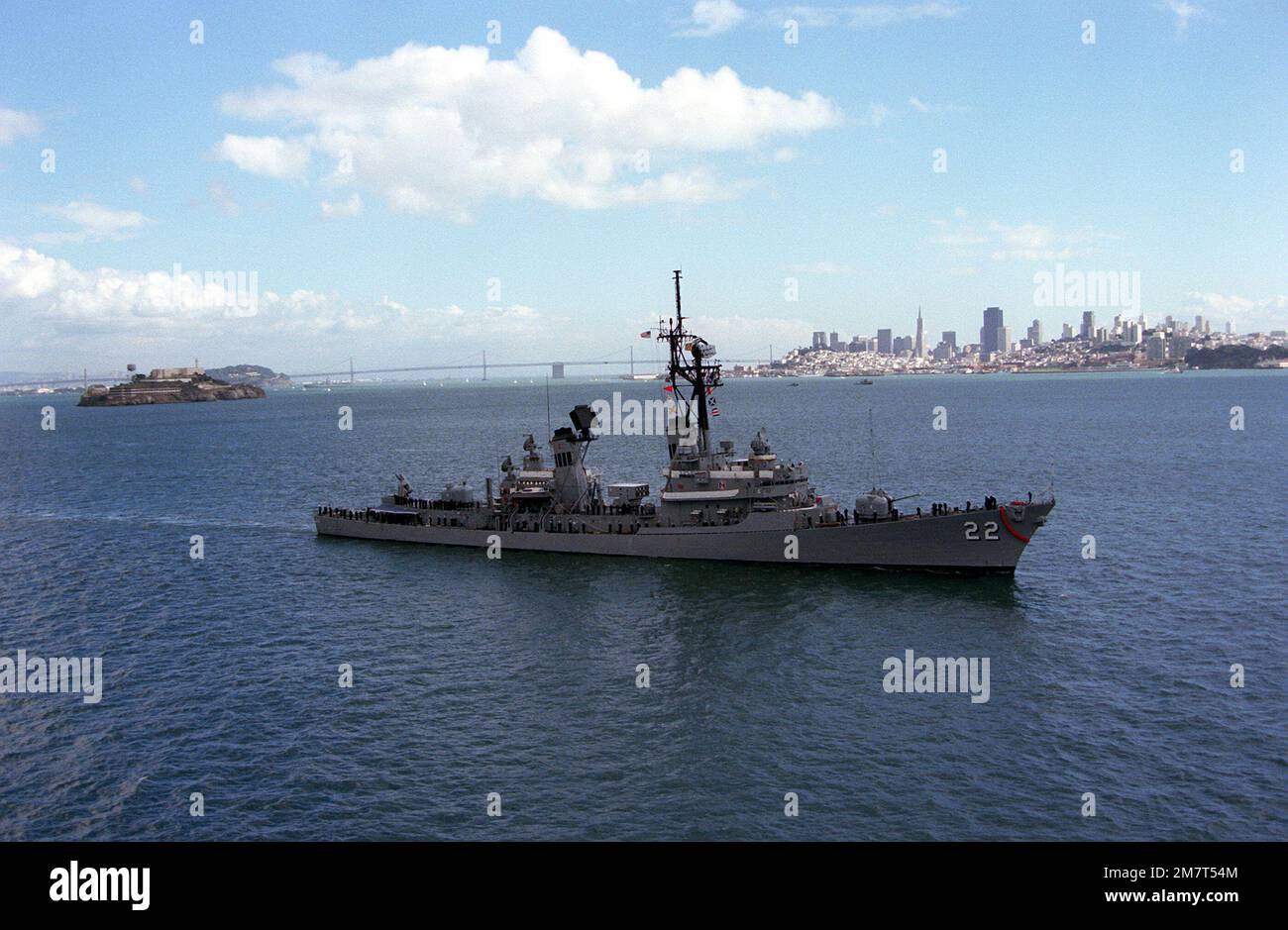 A starboard bow view of the guided missile destroyer USS BENJAMIN ...