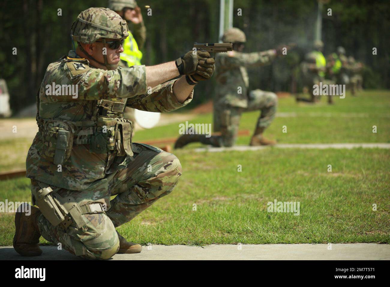 Soldiers with the 61st Troop Command familiarize themselves with the M ... Soldiers with the 61st Troop Command familiarize themselves with the M ...