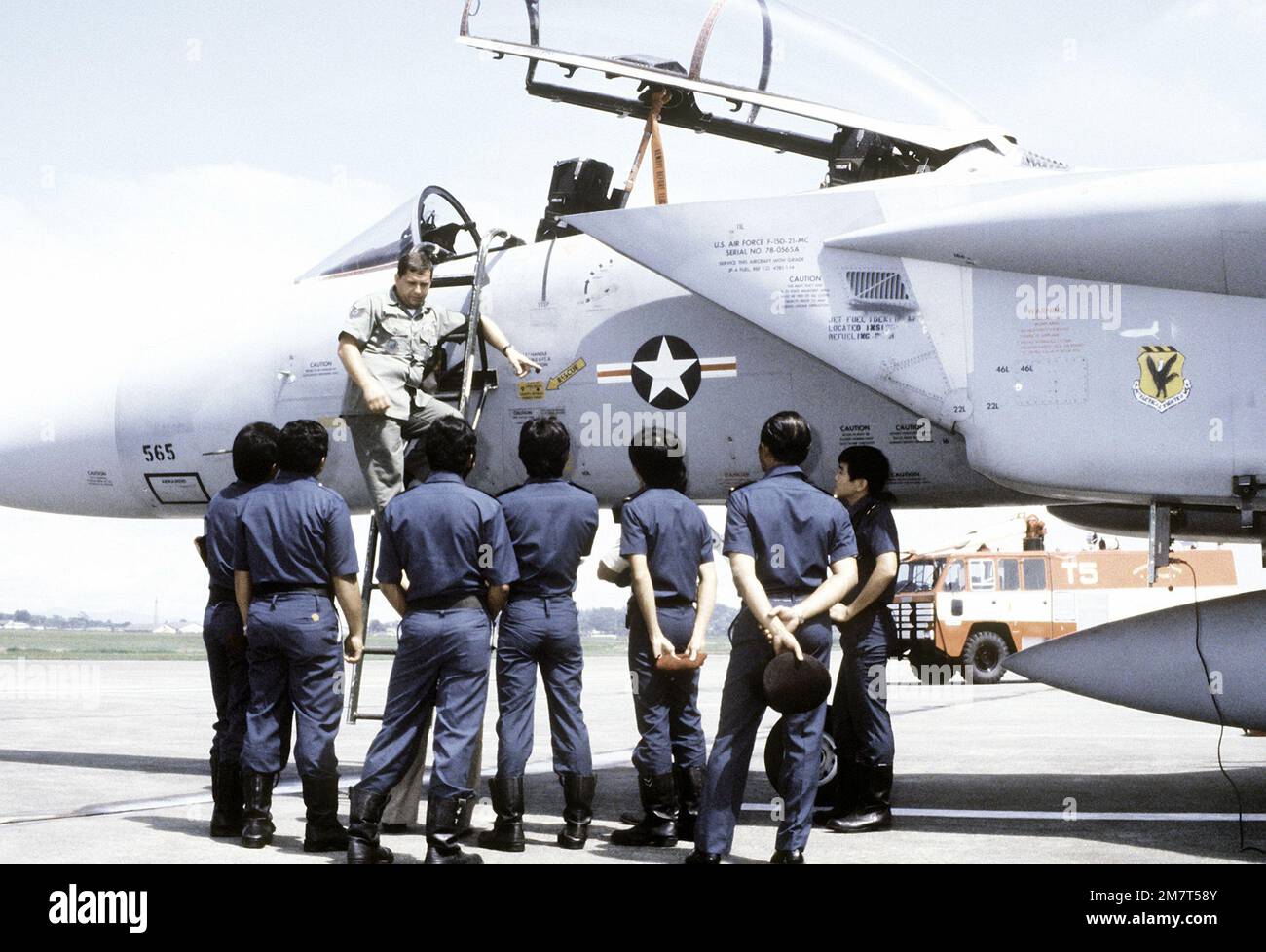 A U.S. Air Force technical sergeant briefs Royal Singapore Air Force ...