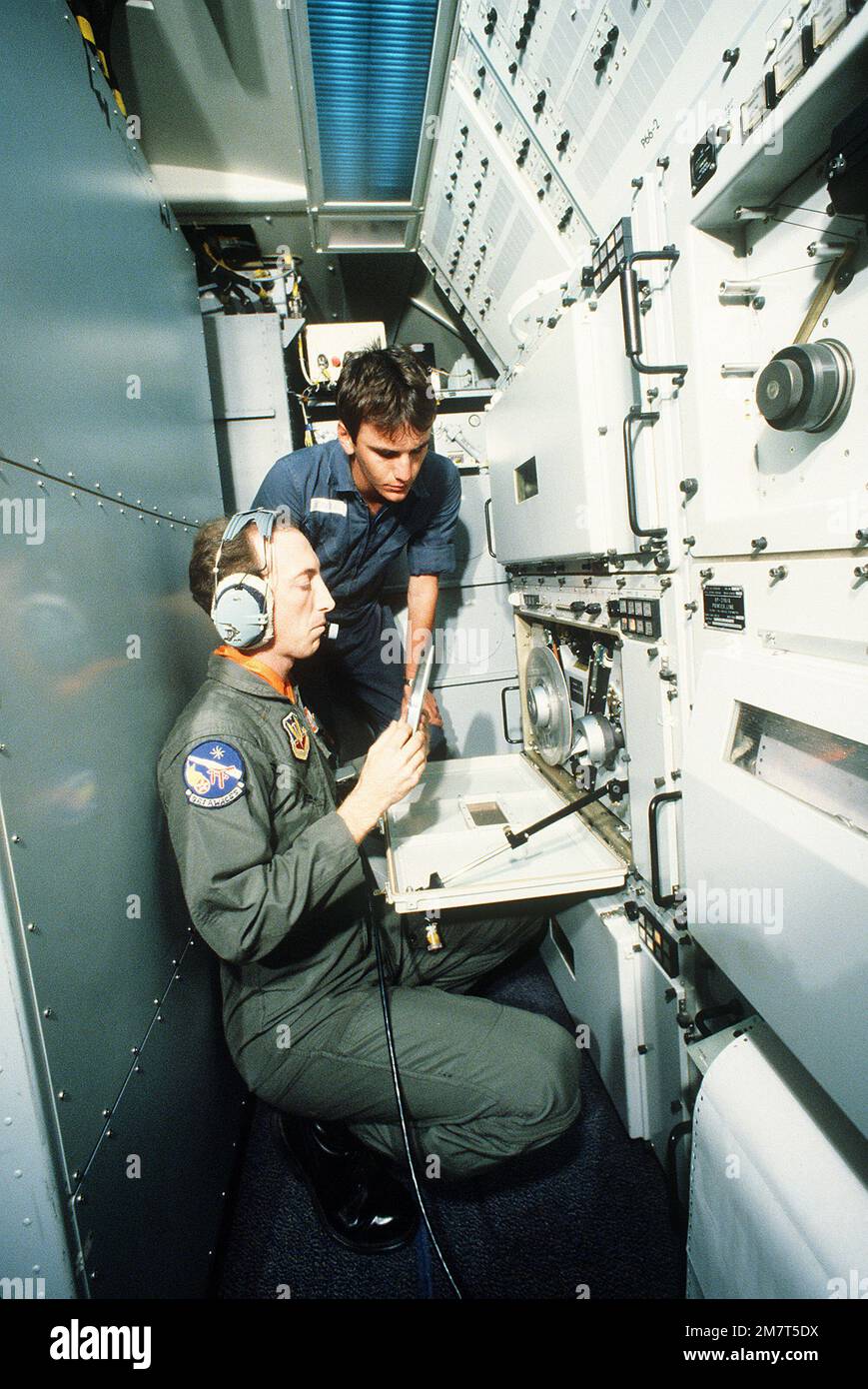 DF-ST-83-00049. Subject Operation/Series: KANGAROO '81 Base: Raaf ...