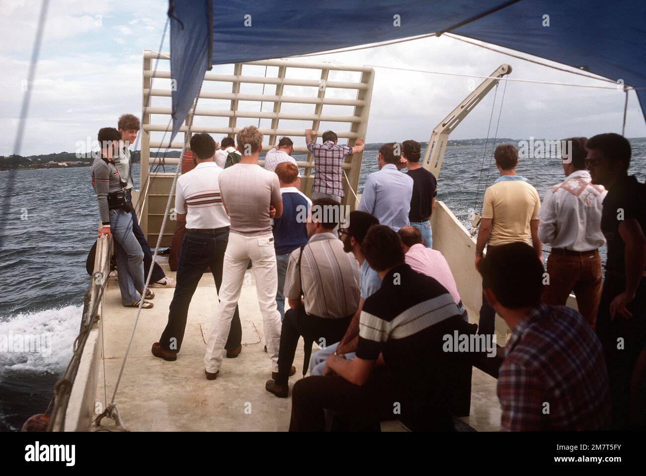 Uss arthur w hi-res stock photography and images - Alamy