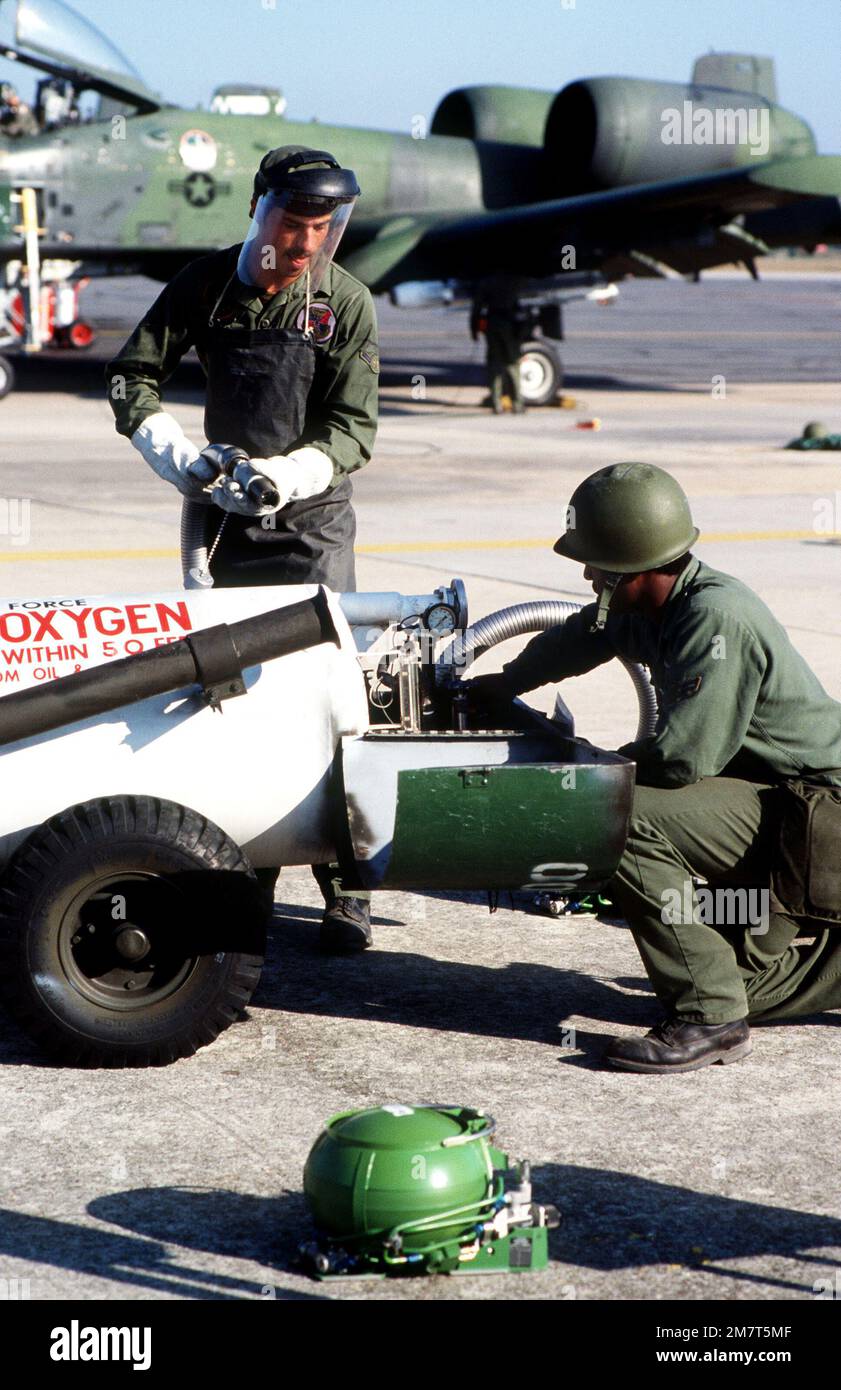 Oxygen tank aircraft hi-res stock photography and images - Alamy