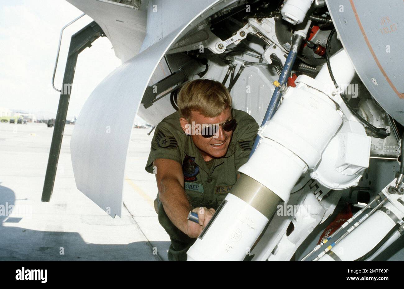 SSGT Rigsby pumps the jet fuel starter on an F-16 Fighting Falcon ...