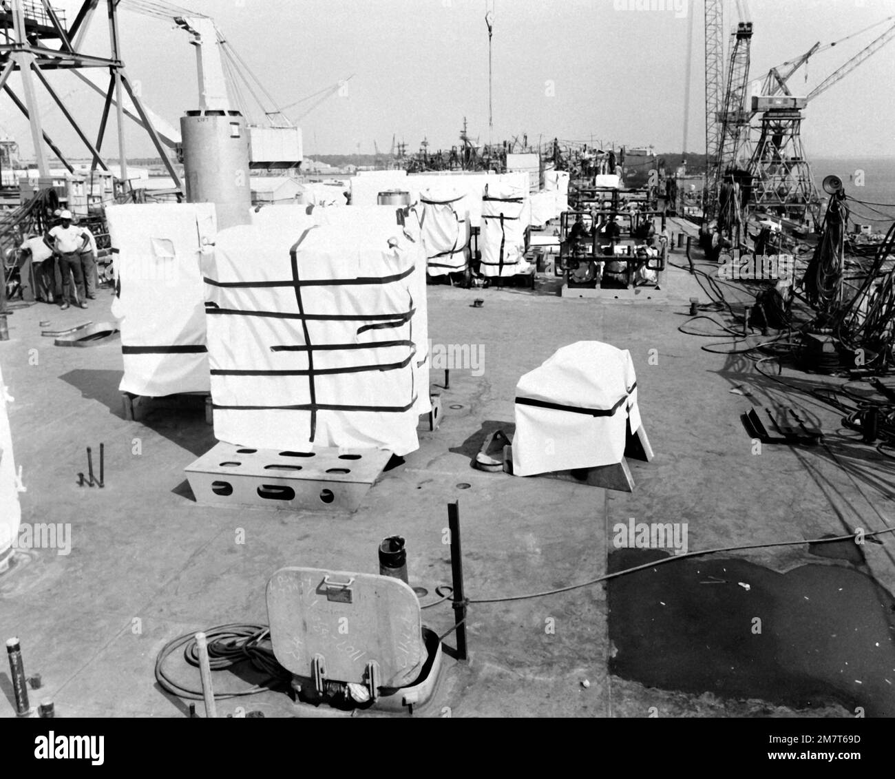 Destroyer superstructure hi-res stock photography and images - Alamy