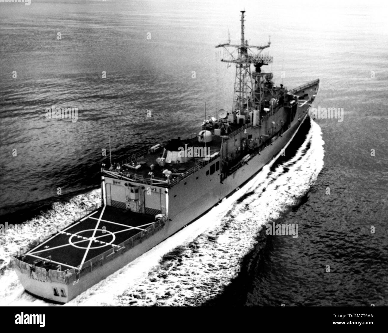 A starboard quarter view of the guided missile frigate FAHRION (FFG-22 ...