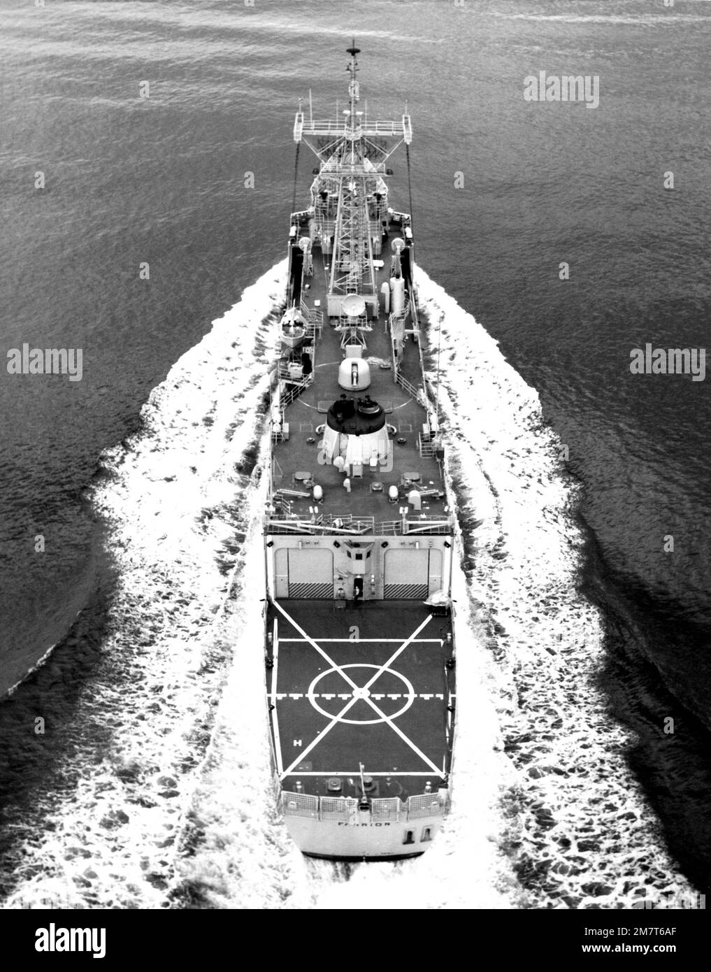 A stern view of the guided missile frigate FAHRION (FFG-22) underway ...