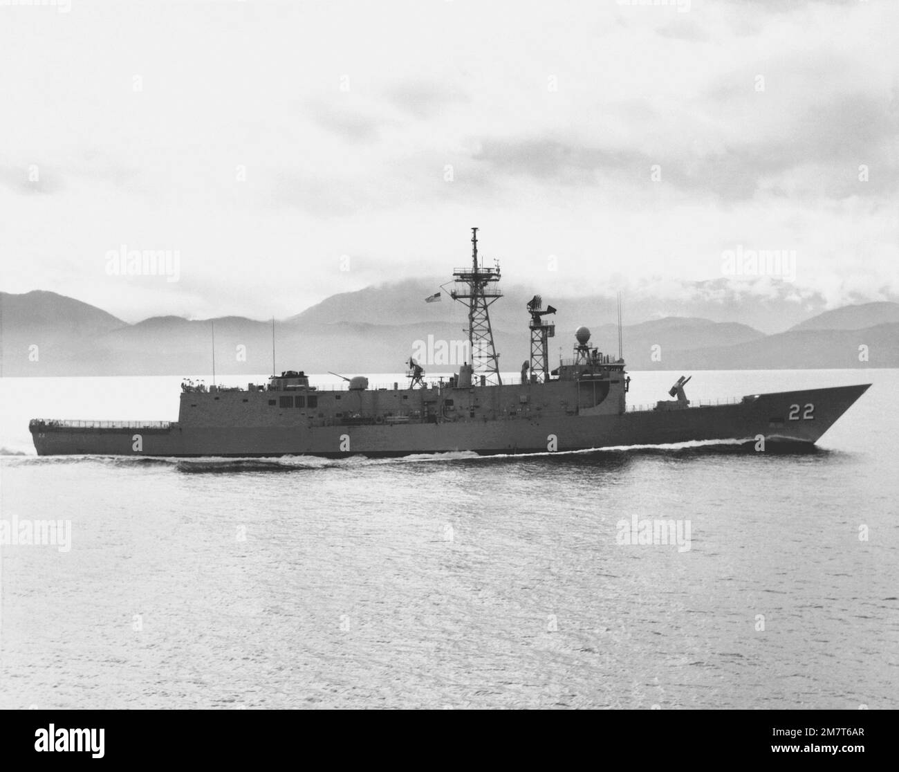A starboard beam view of the guided missile frigate FAHRION (FFG-22 ...