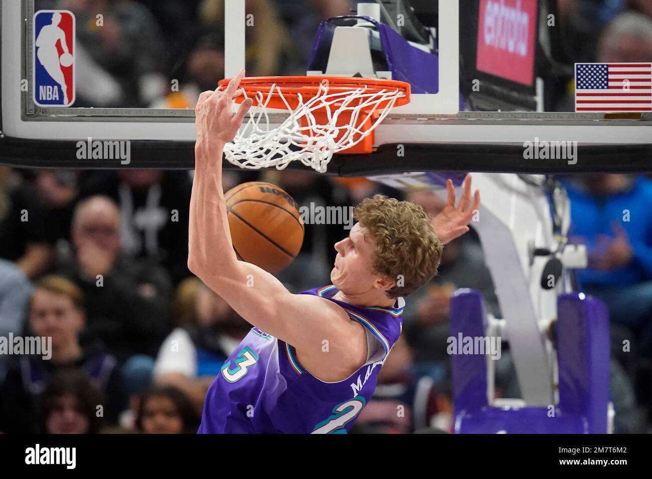 Utah Jazz forward Lauri Markkanen (23) dunks against the Cleveland ...