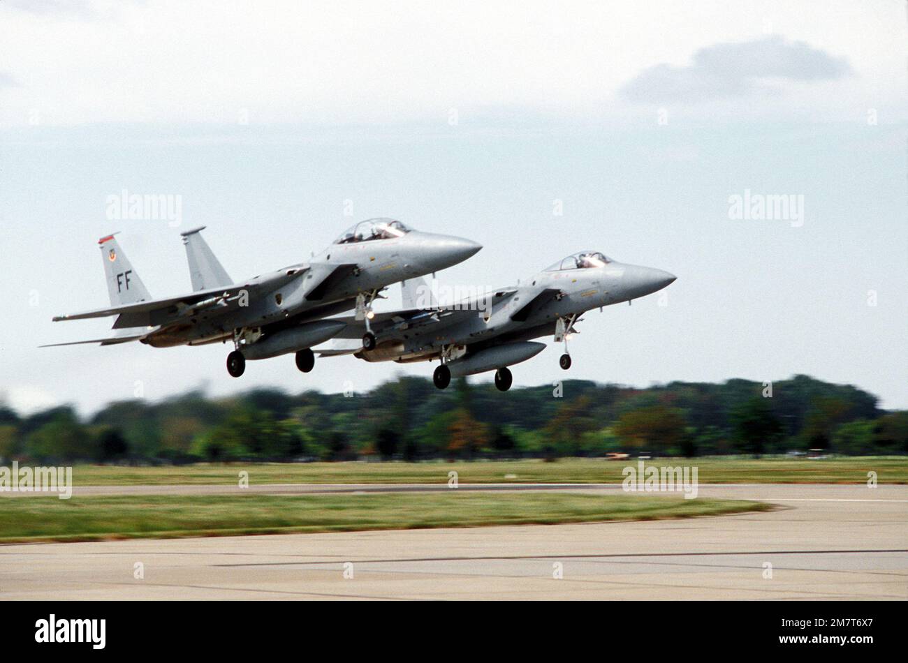 Two f 15 usa hi-res stock photography and images - Alamy