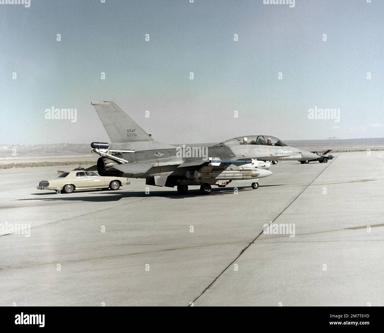 An F-16B Fighting Falcon aircraft prepares for take off with a glide ...