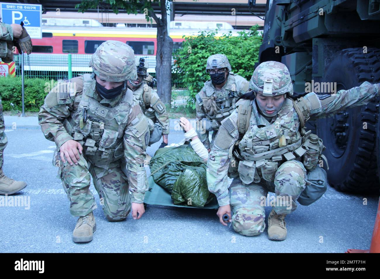 During Pacific Medics Lift, American and Korean Soldiers work together ...