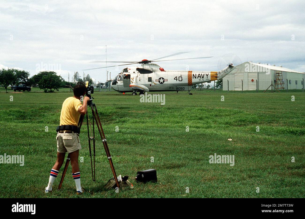 A member of the Pacific Fleet Audio Visual Command films an SH-3 Sea ...