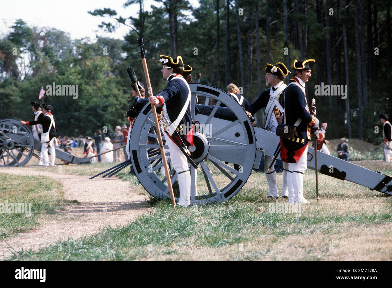 Revolutionary war uniforms hi-res stock photography and images - Alamy