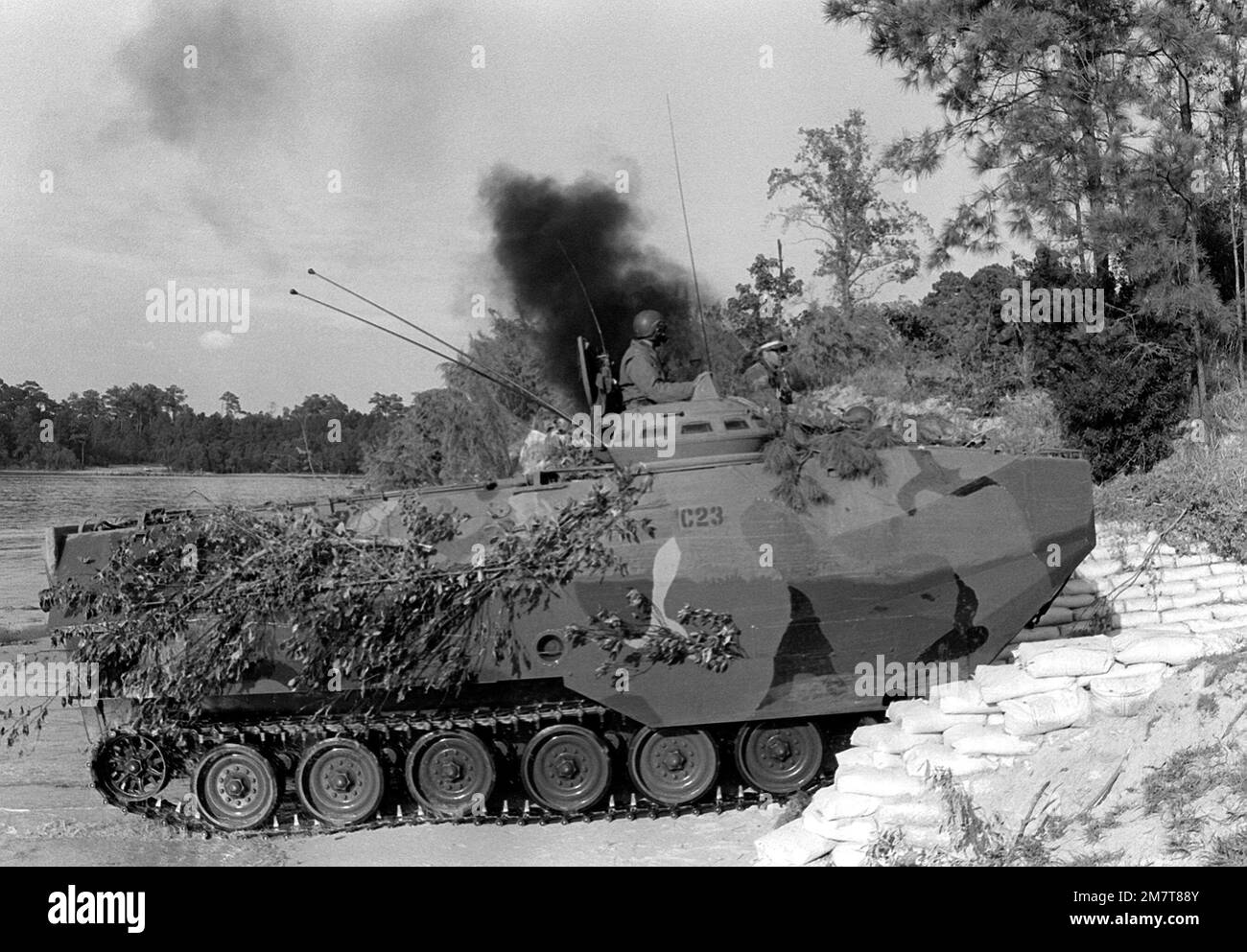 Marine corps tracked vehicle hi-res stock photography and images - Alamy