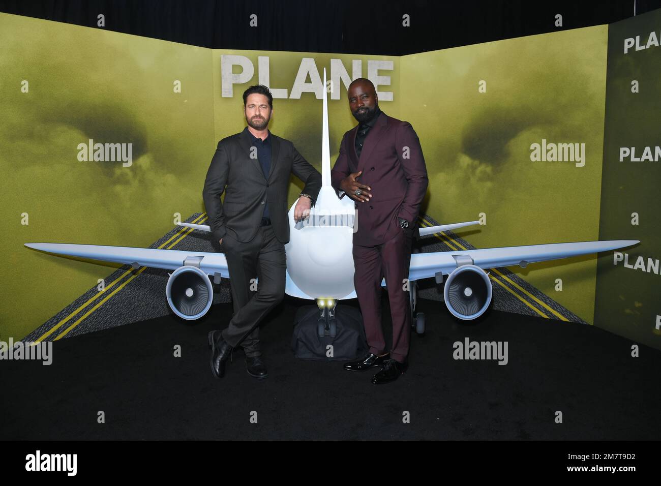 Gerard Butler and Mike Colter Stock Photo - Alamy