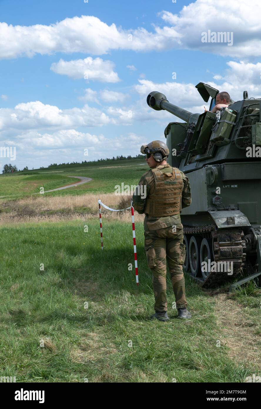 M109 self propelled howitzer hi-res stock photography and images - Alamy