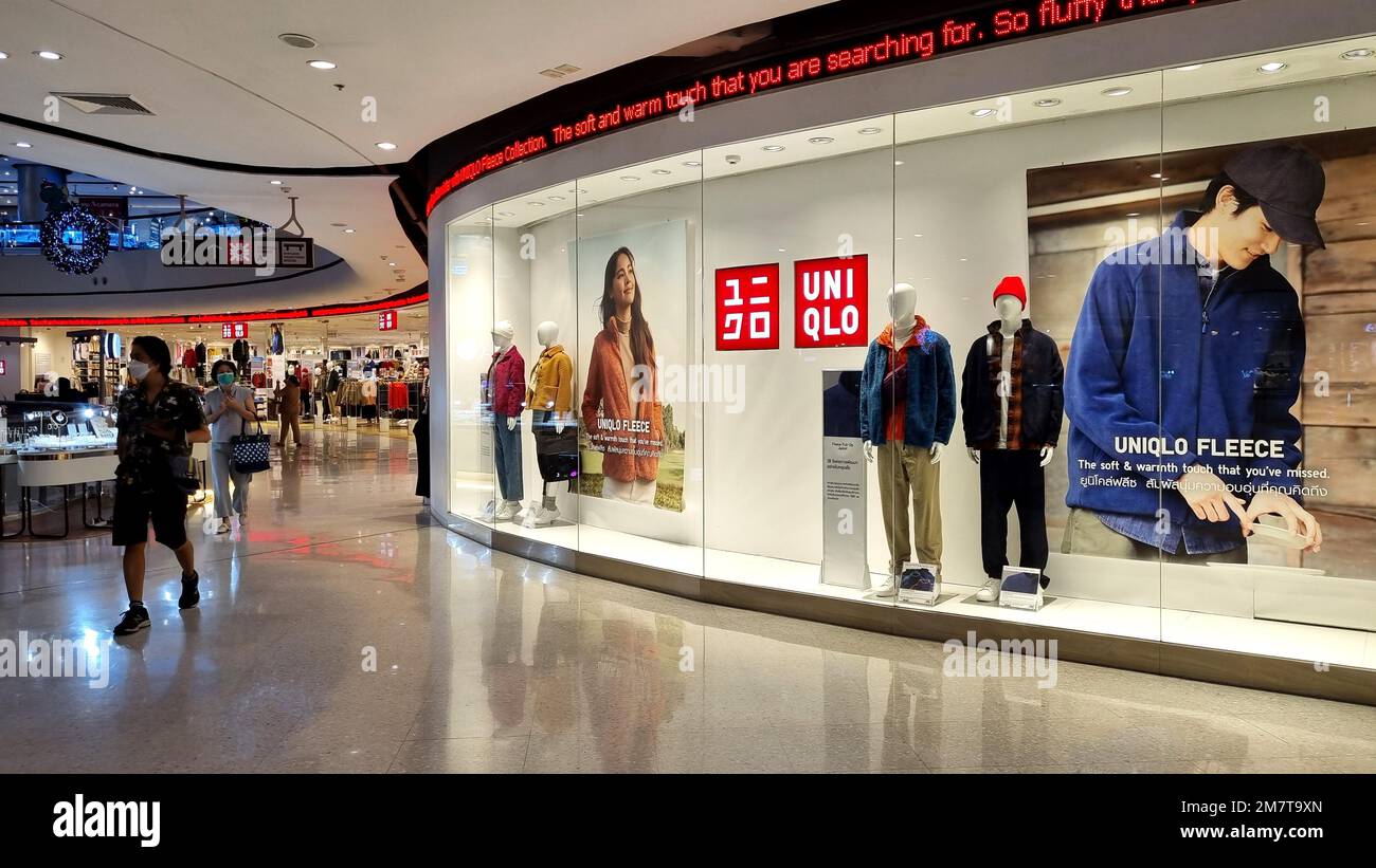 Uniqlo window display hi-res stock photography and images - Alamy