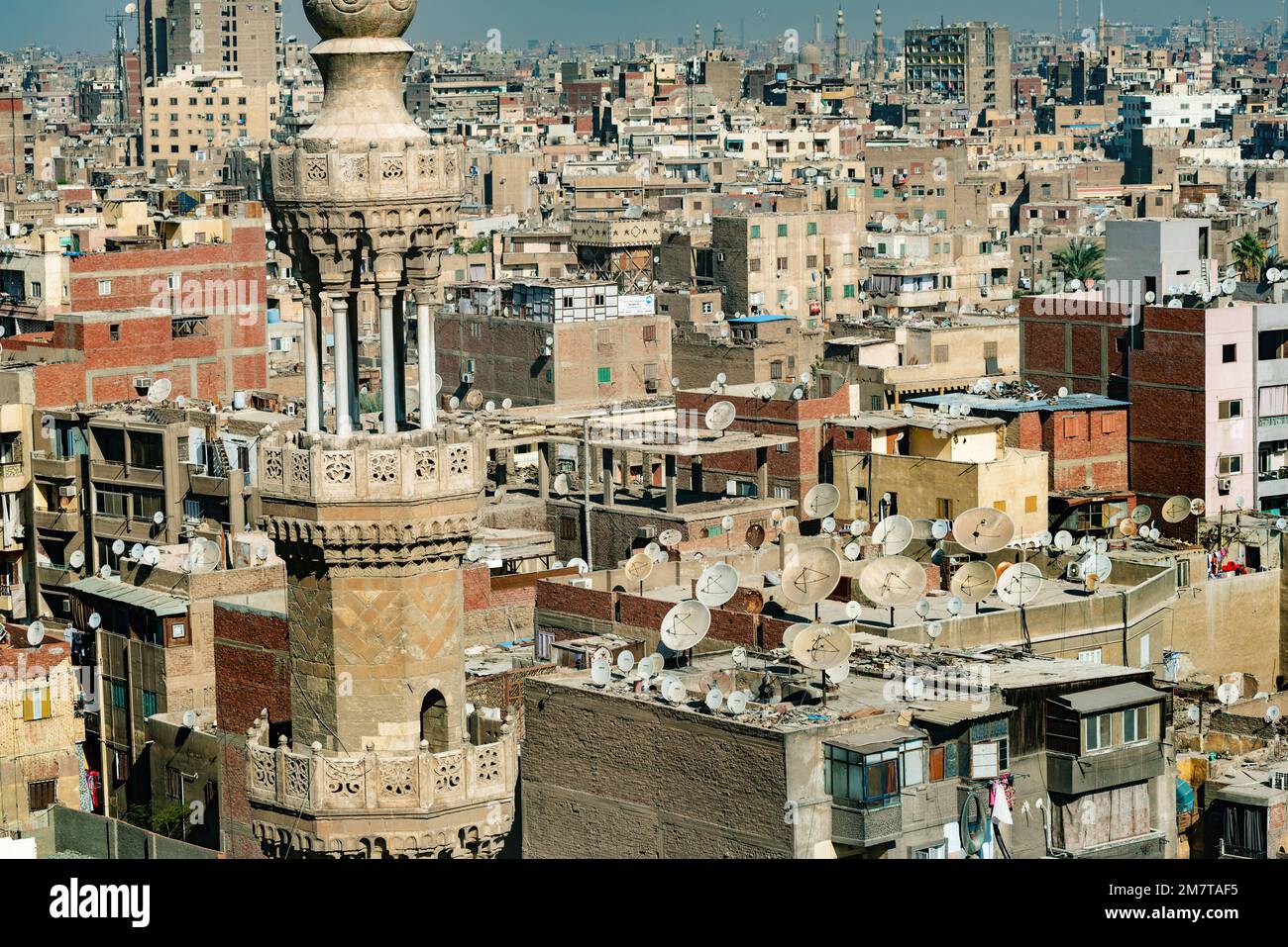 Cairo, Egypt. November 29th 2022 Mosque minaret in front of crowded ...