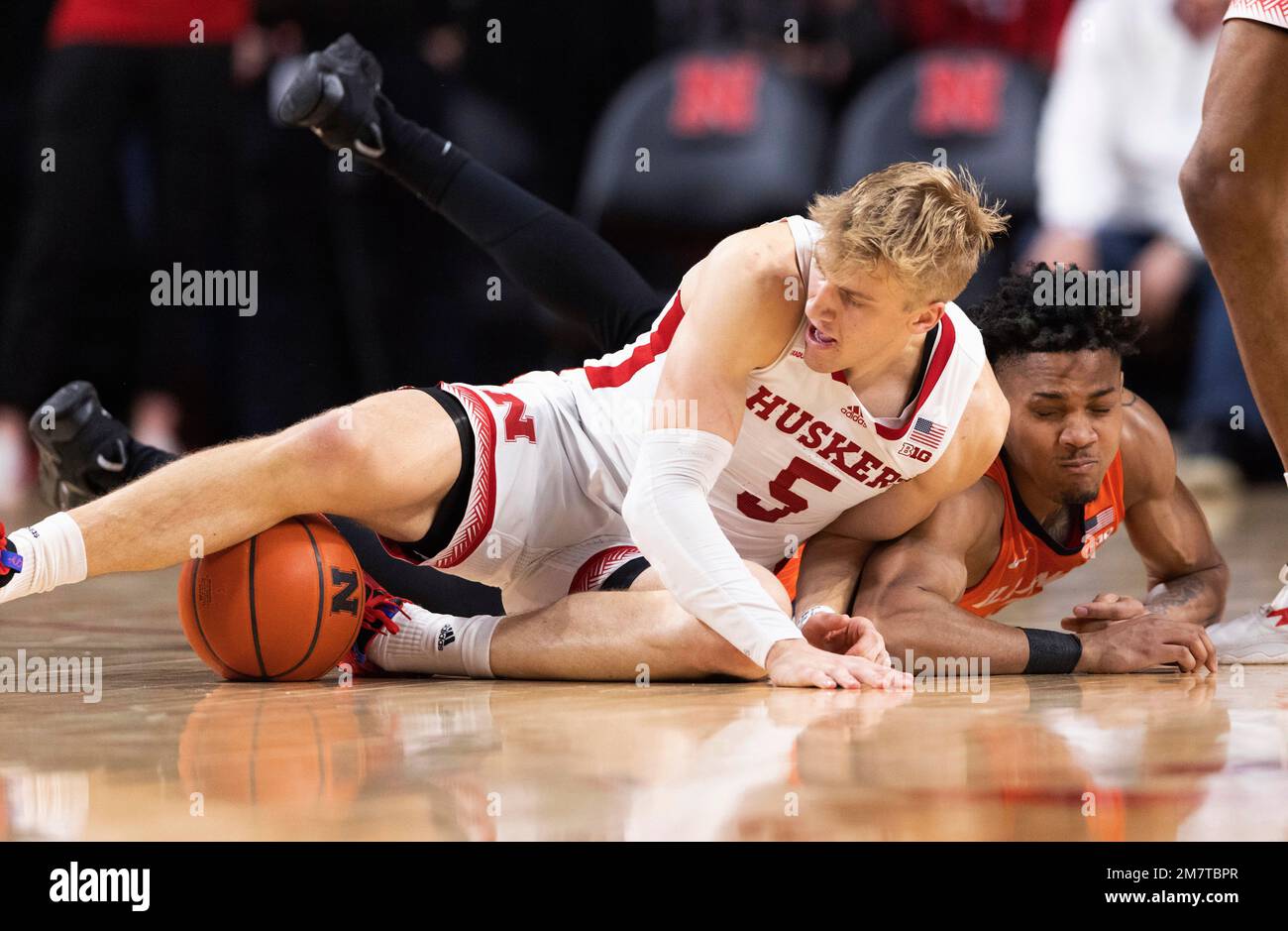 Nebraska's Sam Griesel, left, and Illinois' Terrence Shannon Jr ...