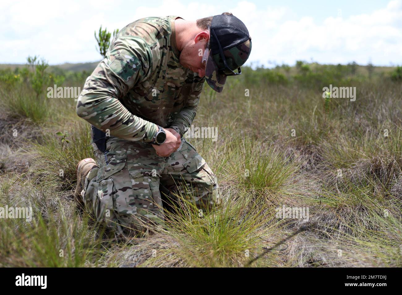 Explosive Ordnance Disposal (EOD) troops with the U.S. Navy and French ...