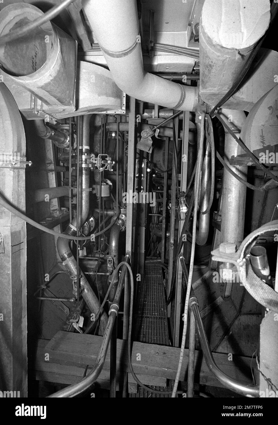 The upper level engine room aboard the guided missile frigate UNDERWOOD ...