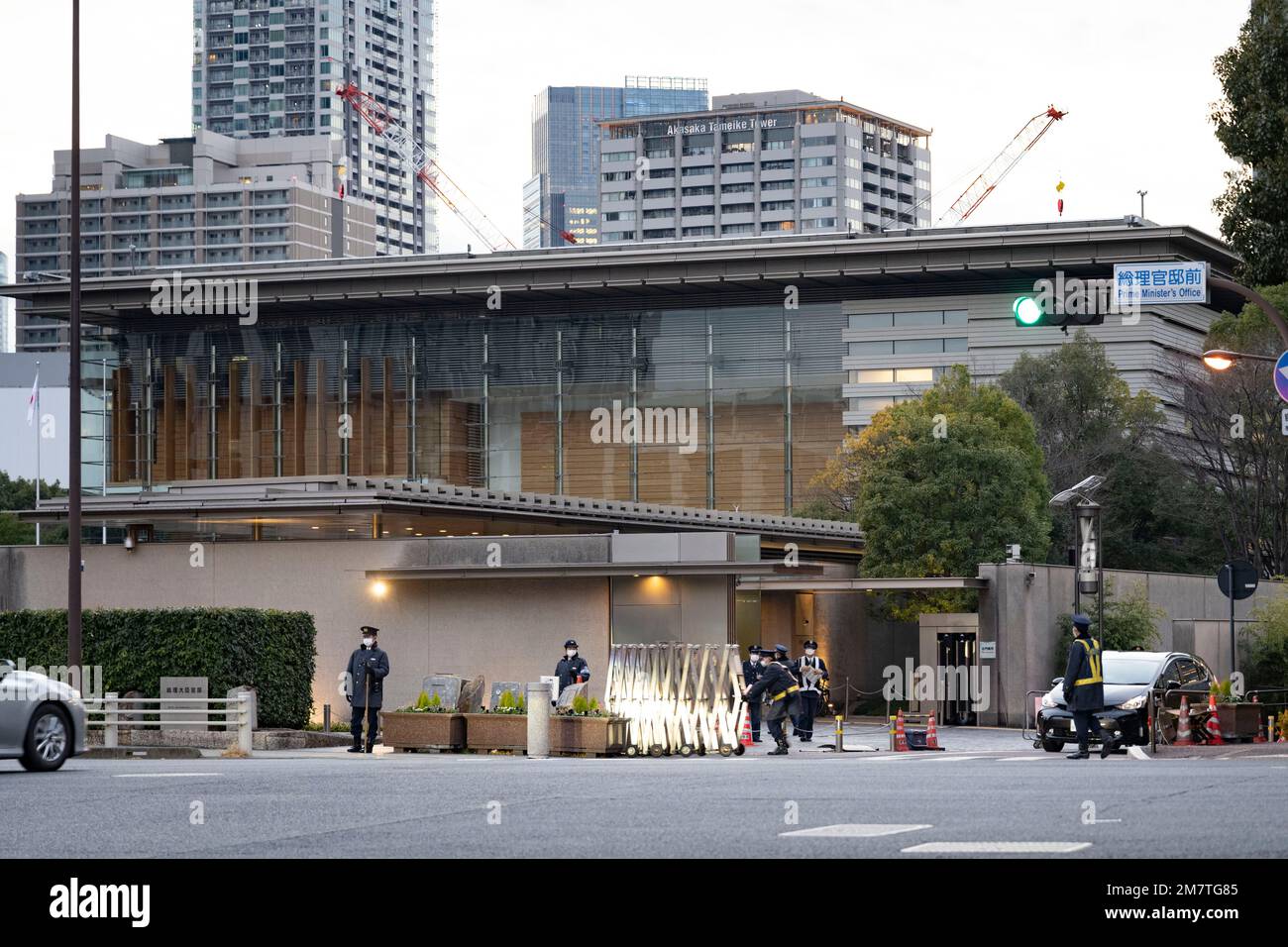 Kantei building hi-res stock photography and images - Alamy