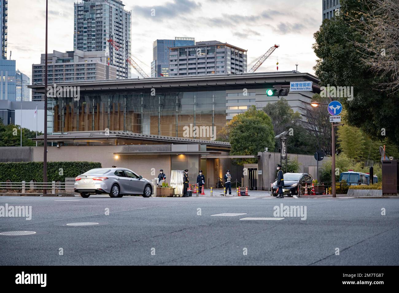 Kantei building hi-res stock photography and images - Alamy