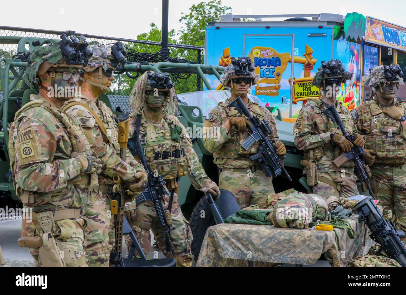 The 82nd Airborne Division Paratroopers, along with an infantry squad ...