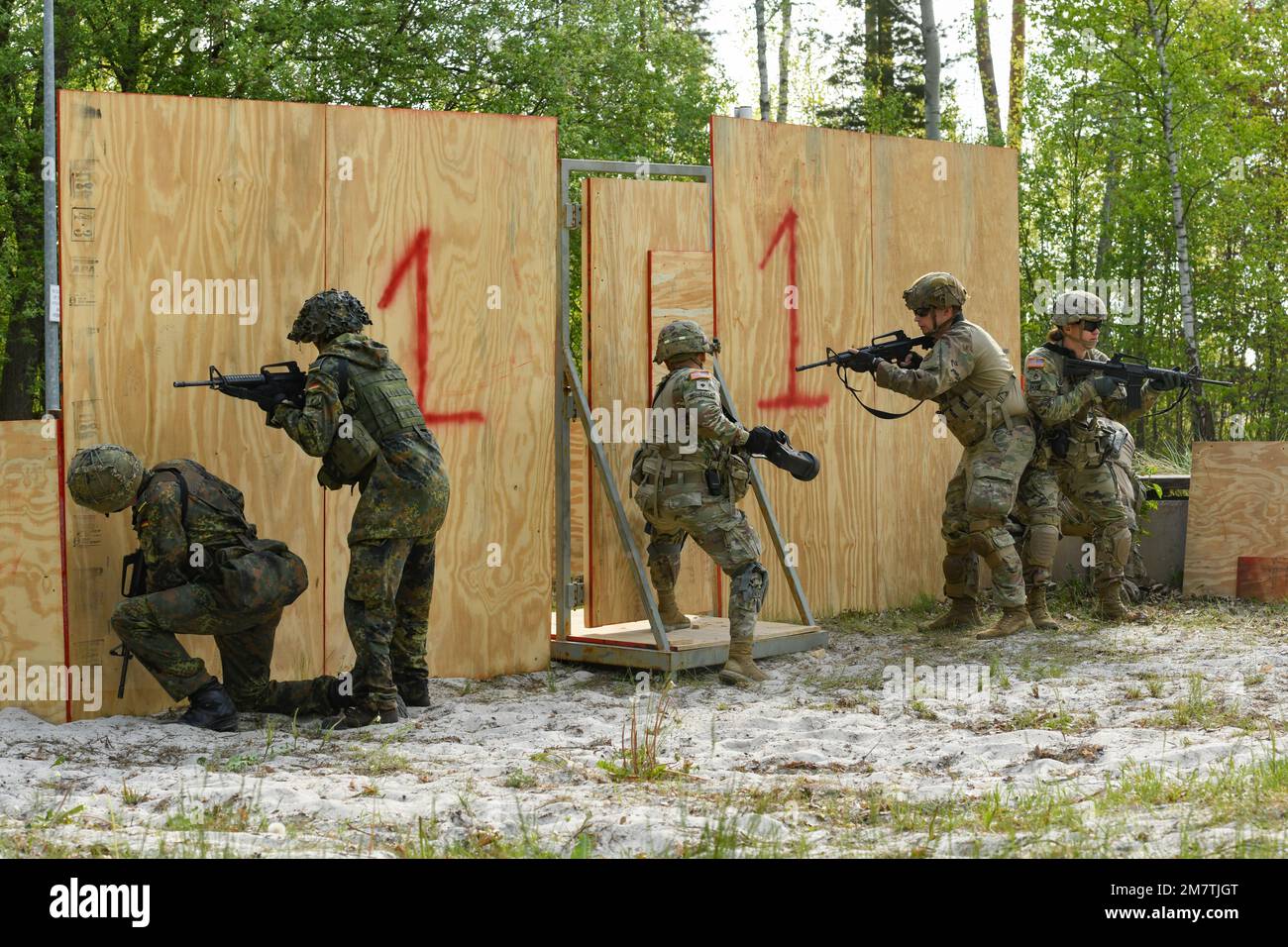 U.S. Soldiers with Regimental Engineer Squadron (RES), 2nd Cavalry ...