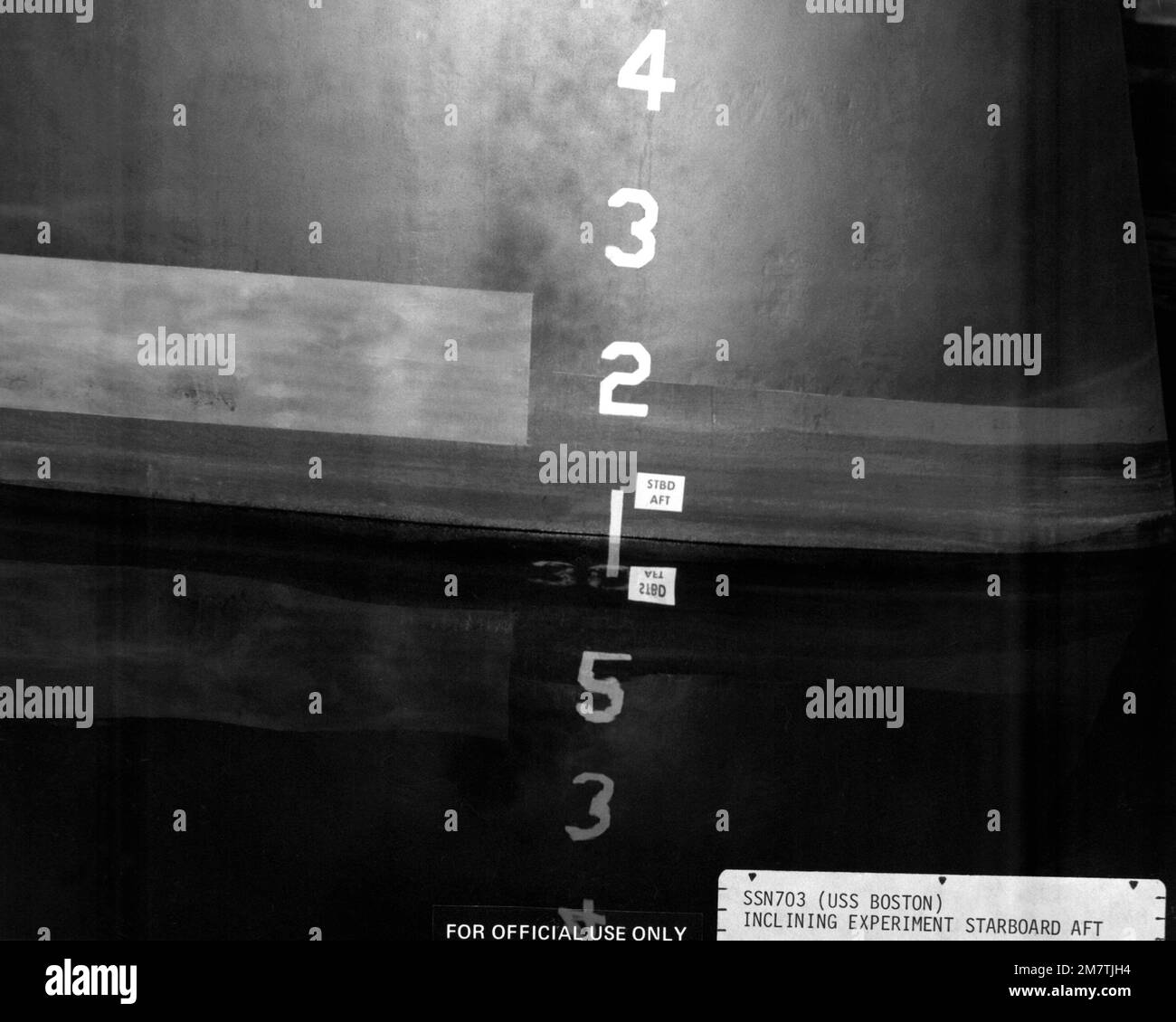 Starboard aft view of the hull of the nuclear-powered attack submarine ...
