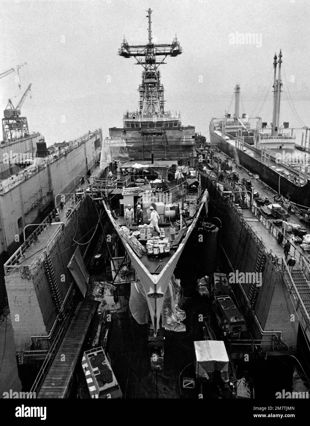 Uss crommelin ffg 37 Black and White Stock Photos & Images - Alamy