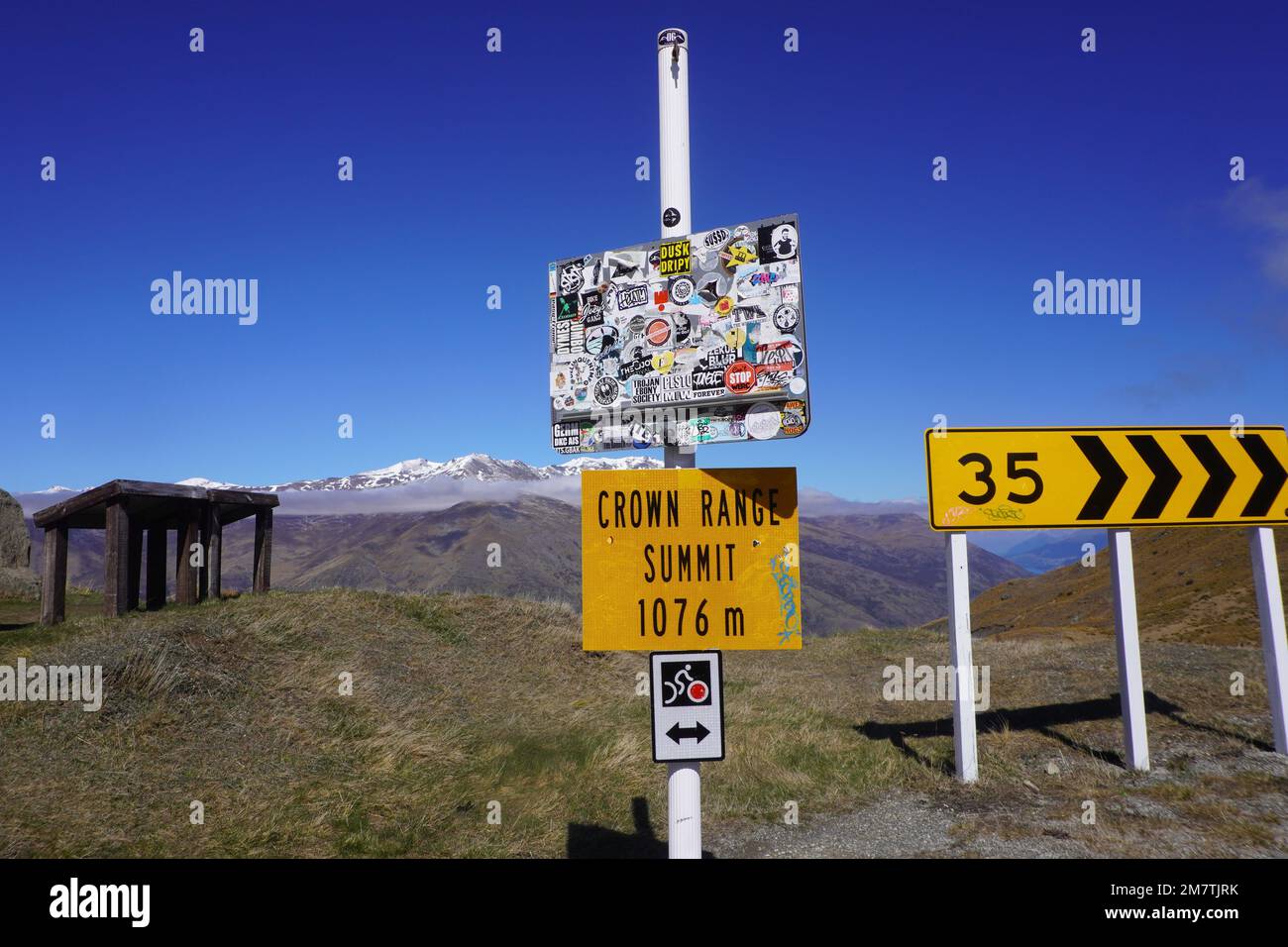 Crown range mountains new zealand hi-res stock photography and images ...