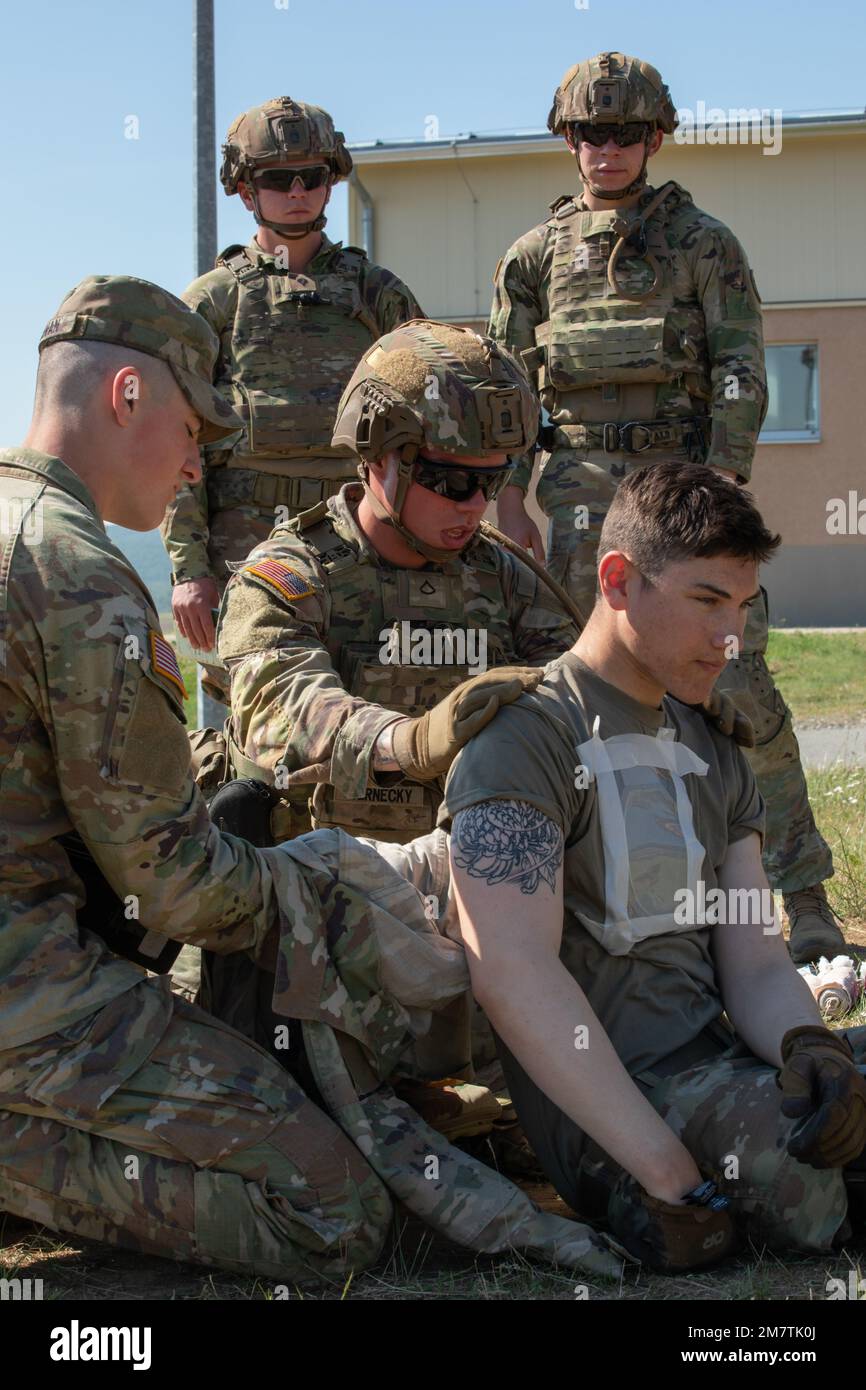 U.S. Army Pfc. Bernecky Thomas and Pfc. Robert Smith, assigned to Eagle ...