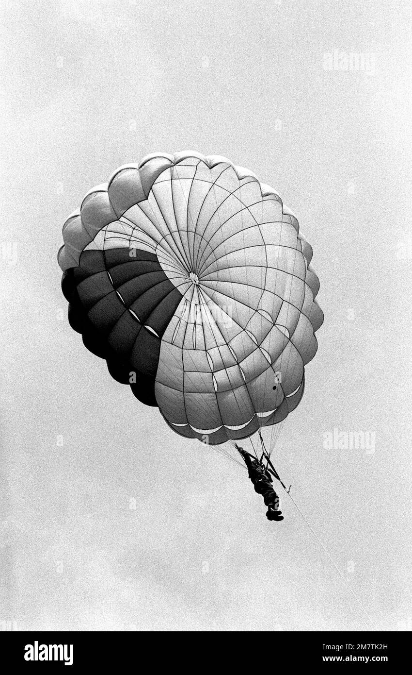 Parachute water survival training hi-res stock photography and images ...