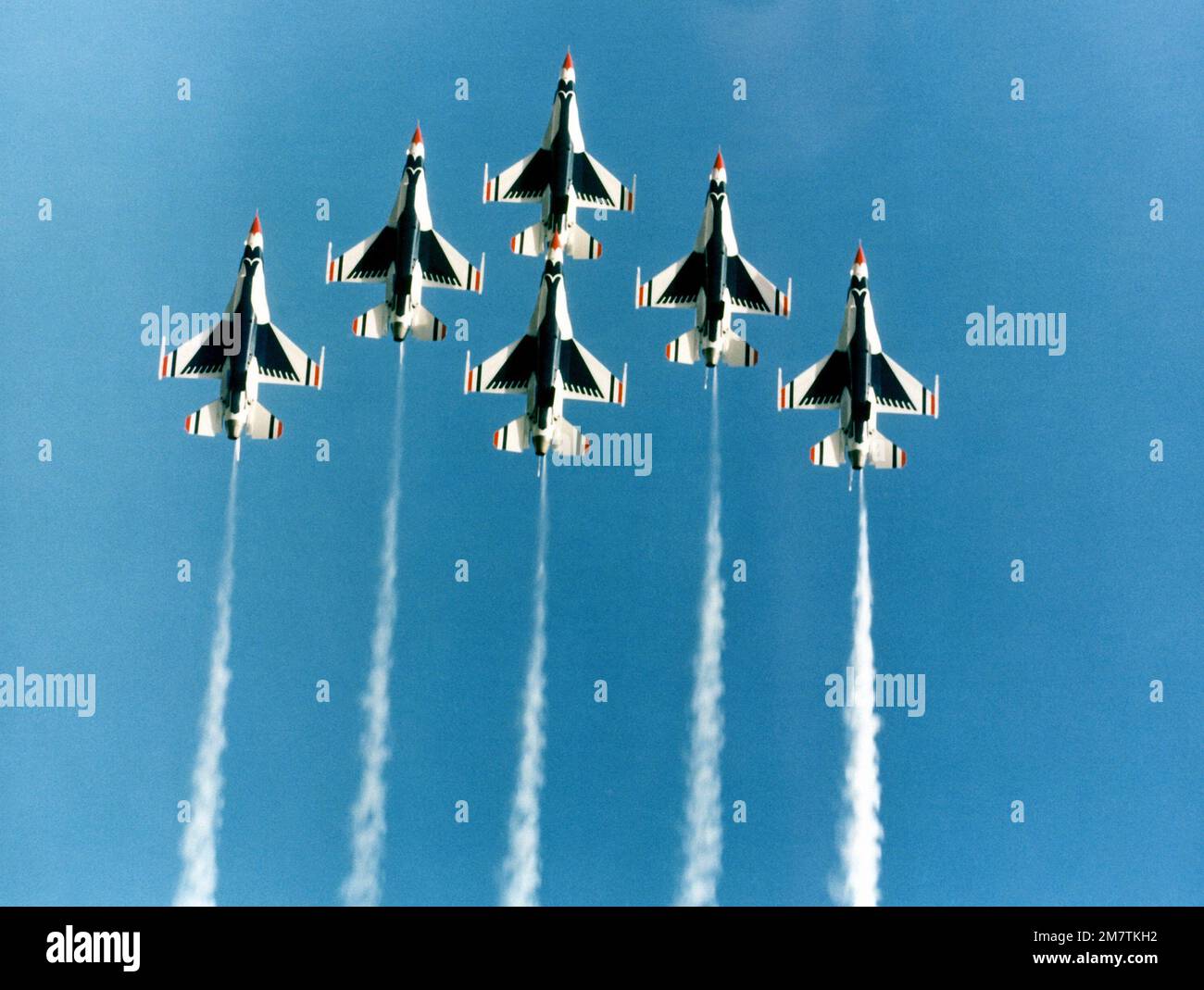 The USAF Thunderbird Demonstration Team flies F-16 Fighting Falcons ...