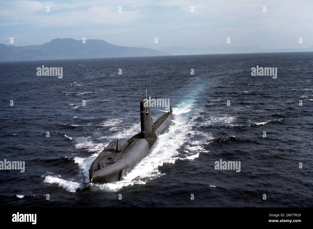 Aerial port bow view of the attack submarine USS GRAYBACK (SS-574 ...