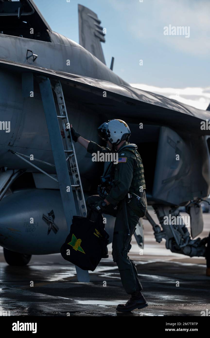 A U.S. Navy F/A-18 Super Hornet pilot with Strike Fighter Squadron (VFA ...