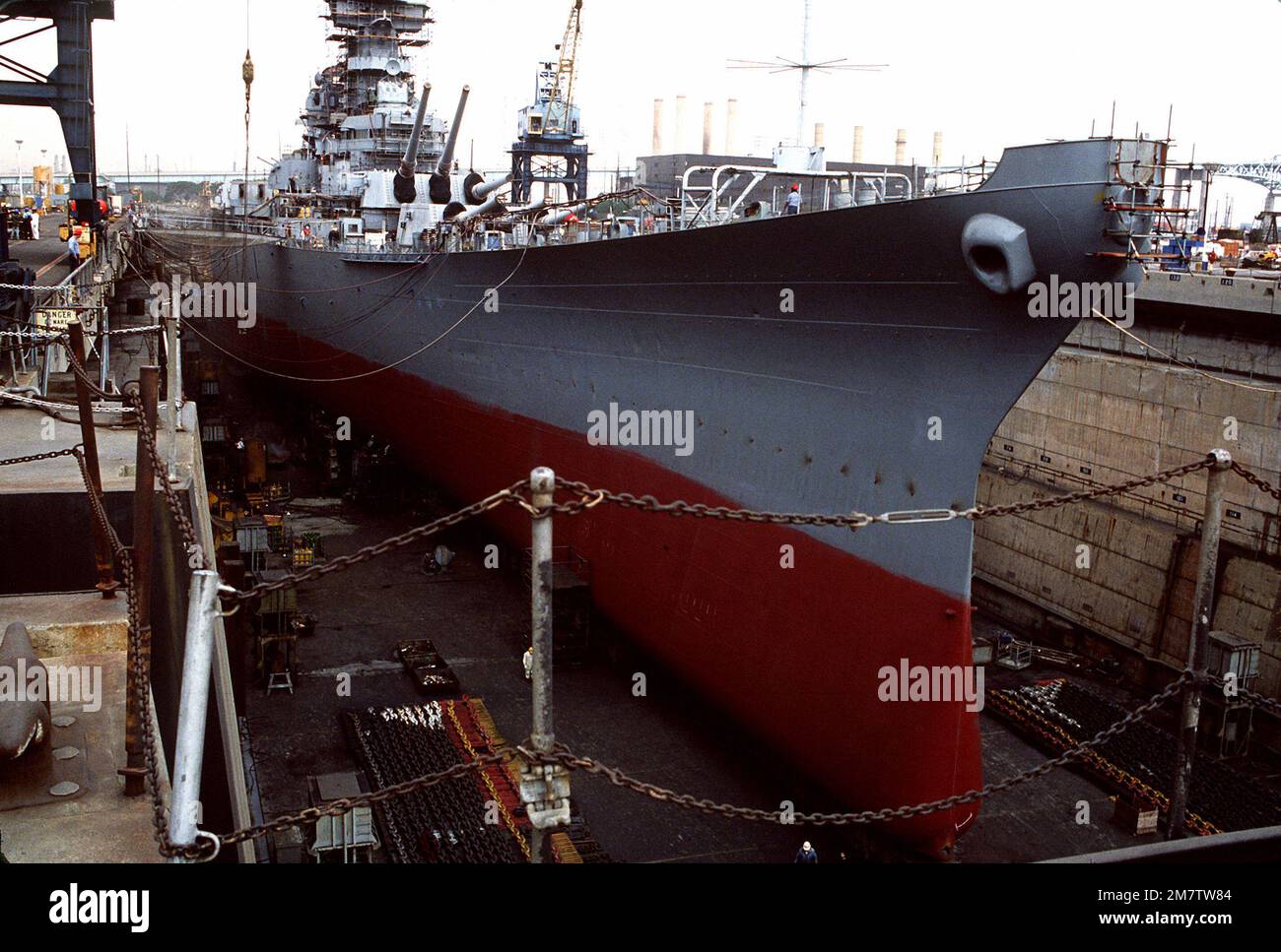 A starboard bow view of the battleship USS NEW JERSEY (BB-62) in ...