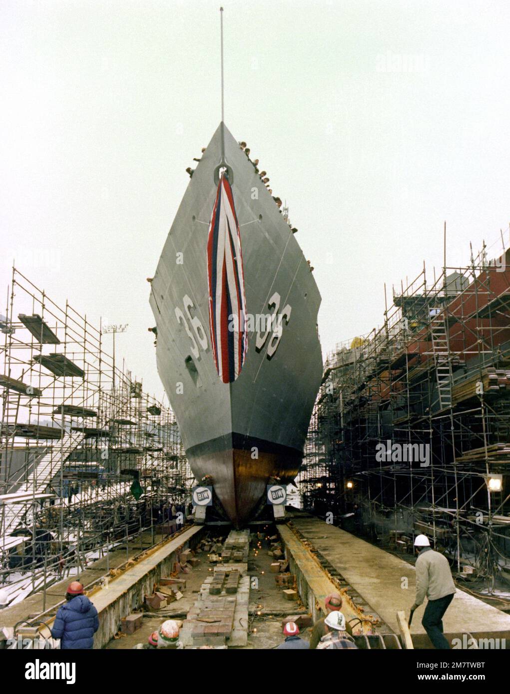 A bow view of the guided missile frigate UNDERWOOD (FFG-36) sliding ...