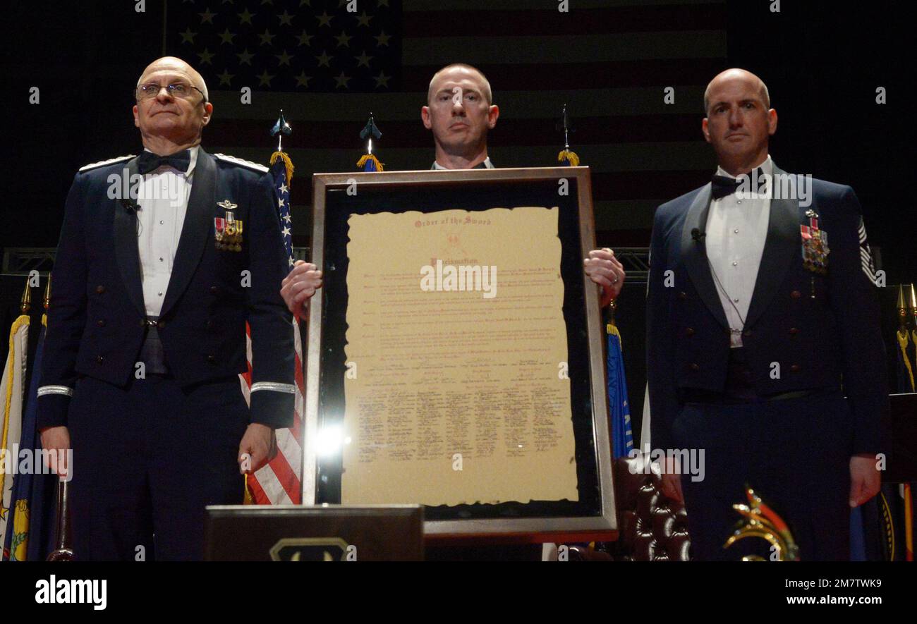 Gen. Arnold W. Bunch, Jr., Air Force Materiel Command Commander (left ...