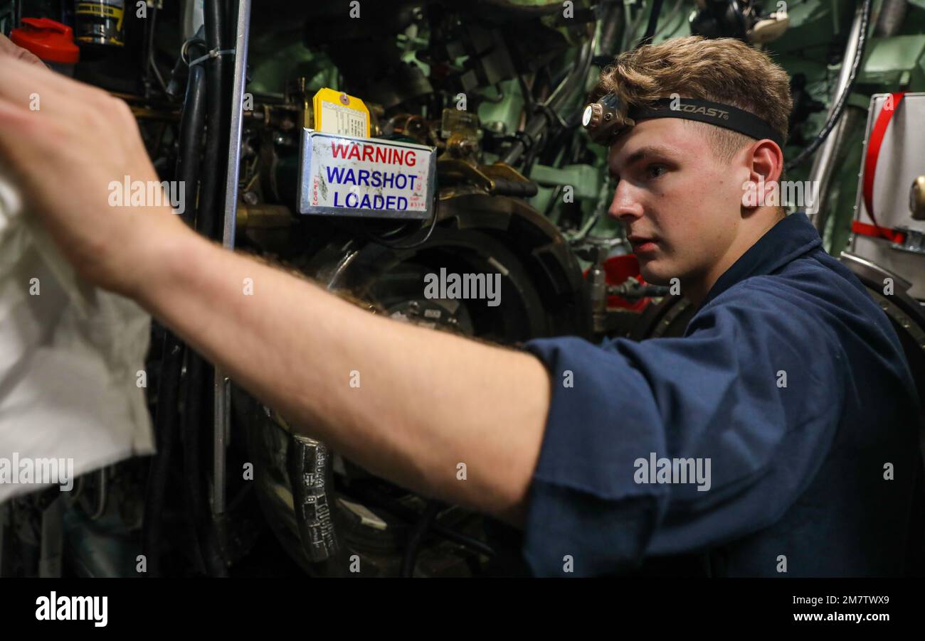 PACIFIC OCEAN – Torpedoman’s Mate Seaman Tristian Stromitis, assigned ...