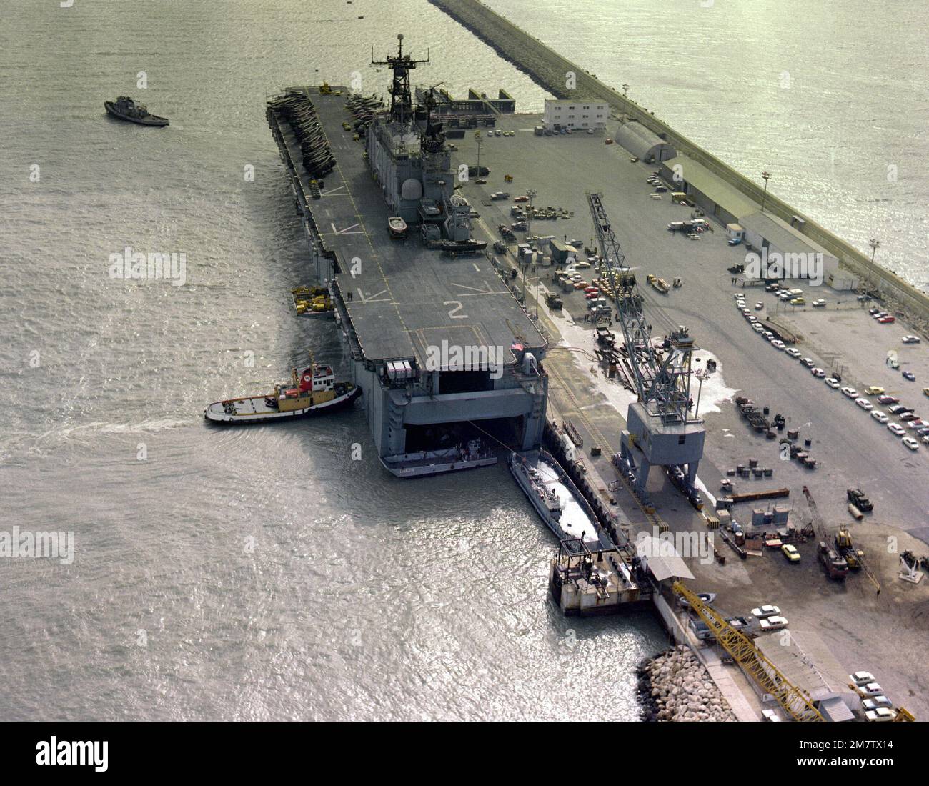 A stern view of the amphibious assault USS SAIPAN (LHA-2) being ...